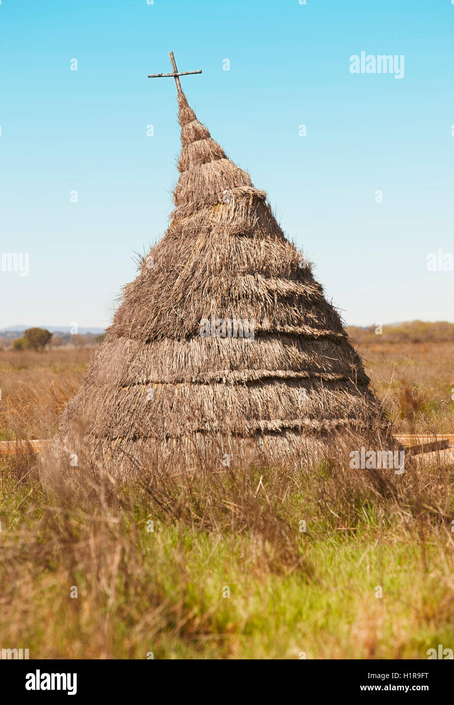 Ancient hut in a mediterranean meadow landscape. Cabaneros, Spain ...