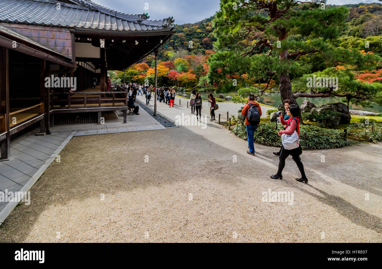 Tourist visiting the Tenryu-ji, temple and gardens Arashiyama Kyoto ...