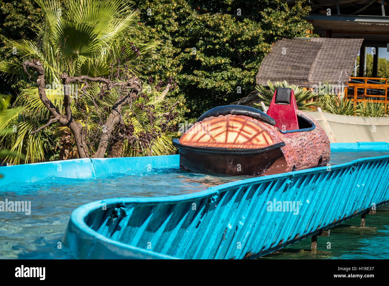 Water splash log flume ride hi-res stock photography and images - Alamy