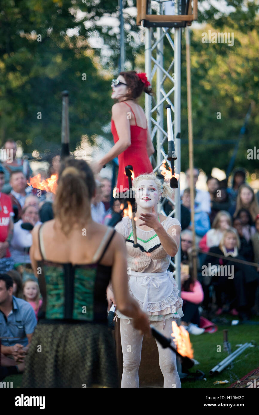 Juggling with fire circus hi-res stock photography and images - Alamy