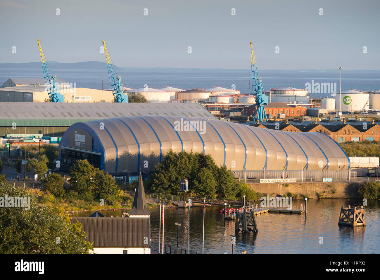 Doctor who experience building hi-res stock photography and images - Alamy