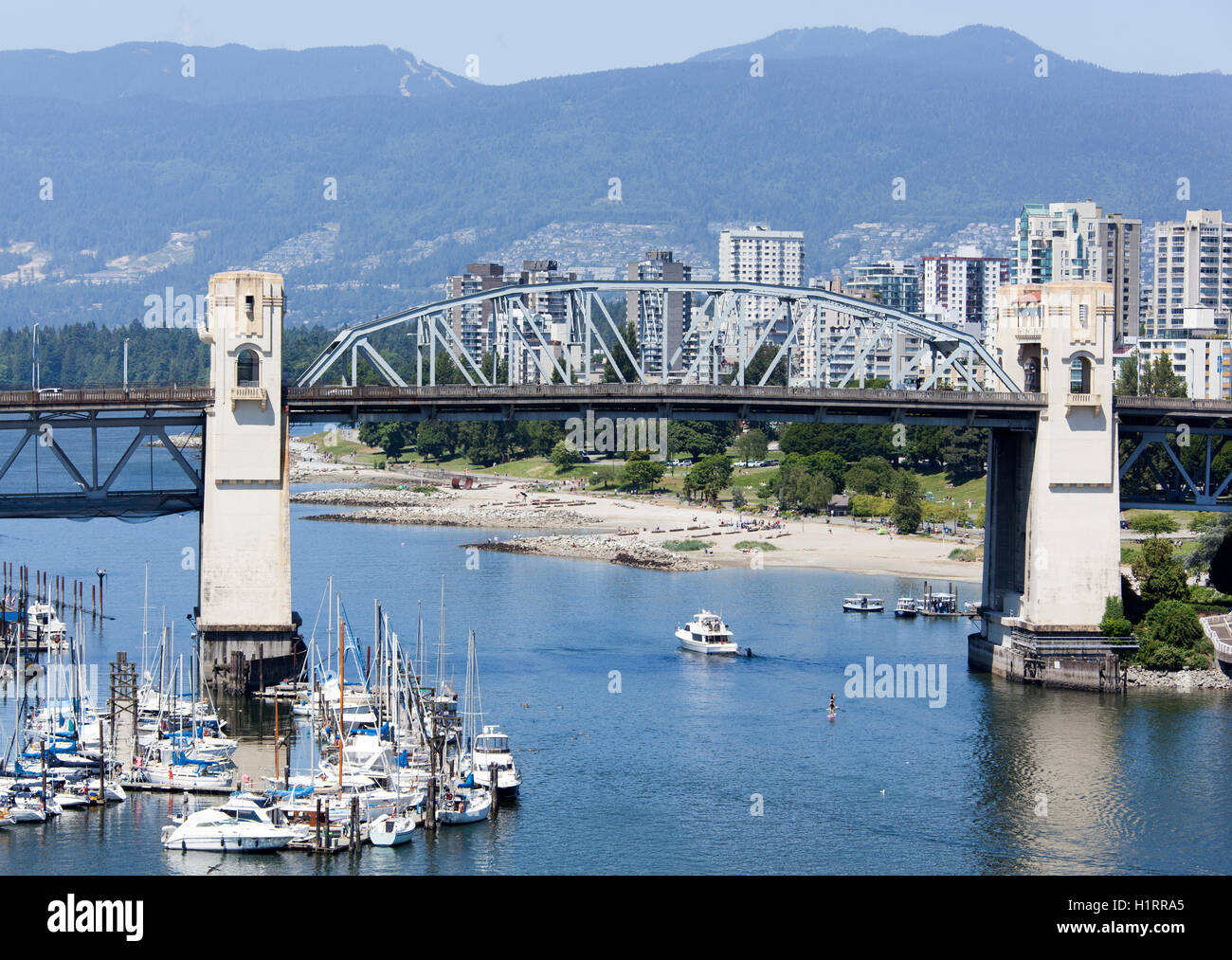 The view of Burrard Bridge over False Creek (Vancouver, British ...