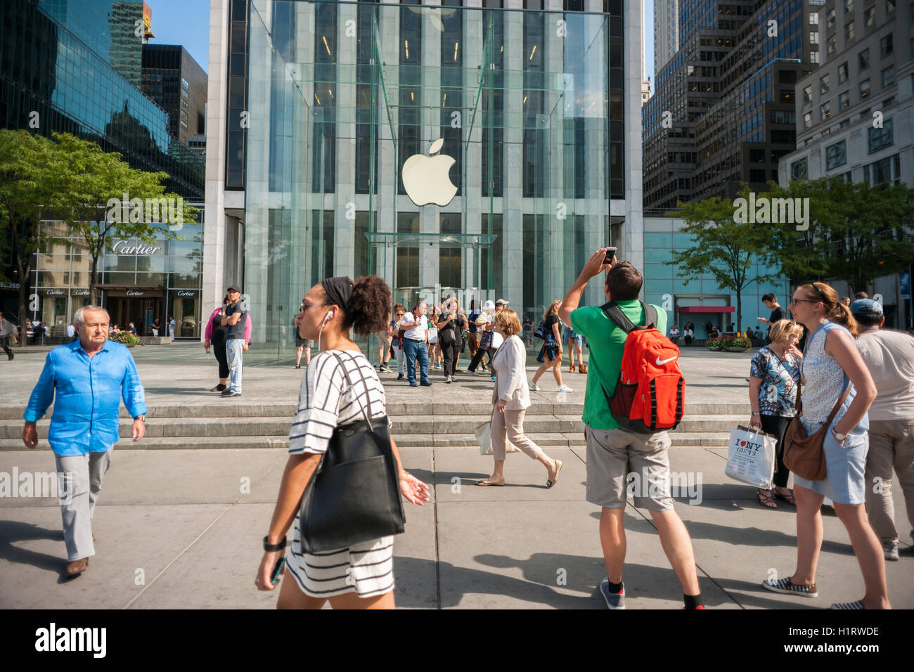 The Apple store on Fifth Avenue in New York on Tuesday, September 13 ...
