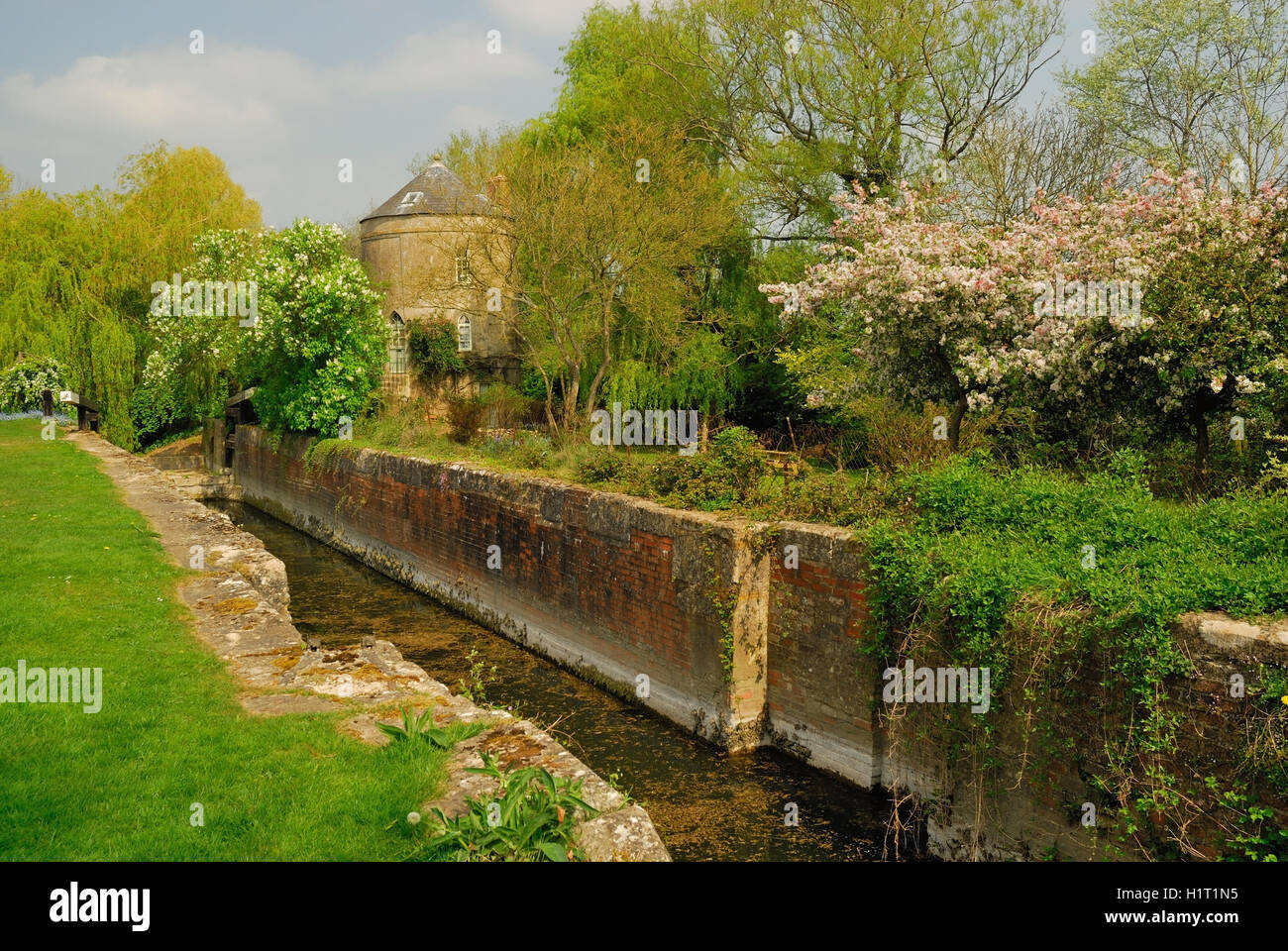 Roundhouse cerney wick lock hi-res stock photography and images - Alamy