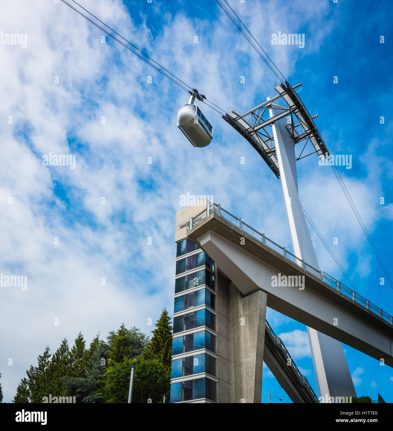 Portland Oregon Tram at OHSU Stock Photo - Alamy