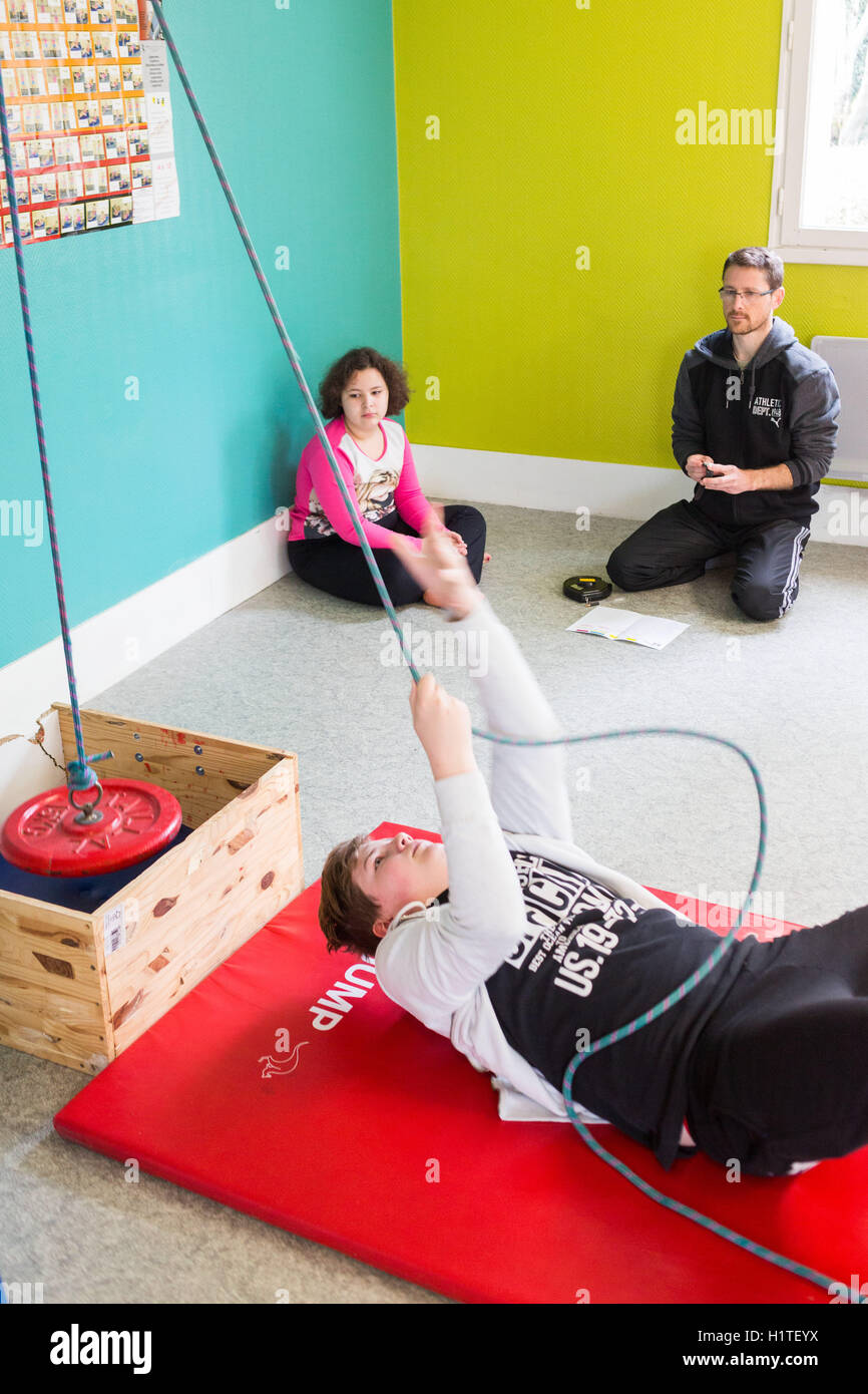 Obesity care and treatment center for children and teenagers , Les ...