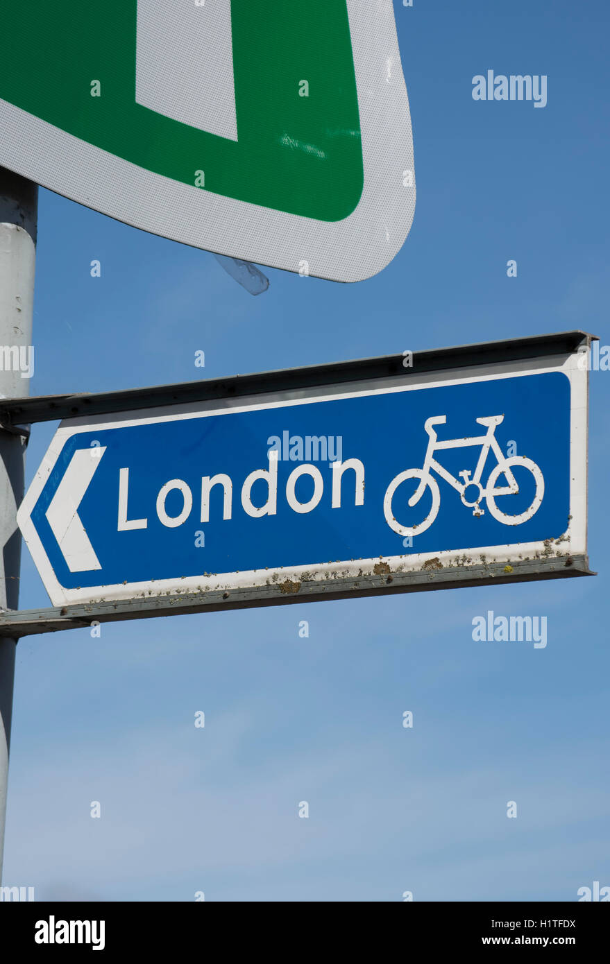 london network cycle sign showing direction to london Stock Photo - Alamy