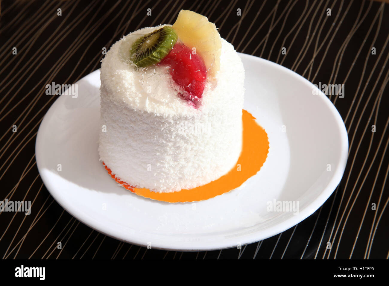 Coconut torte hi-res stock photography and images - Alamy