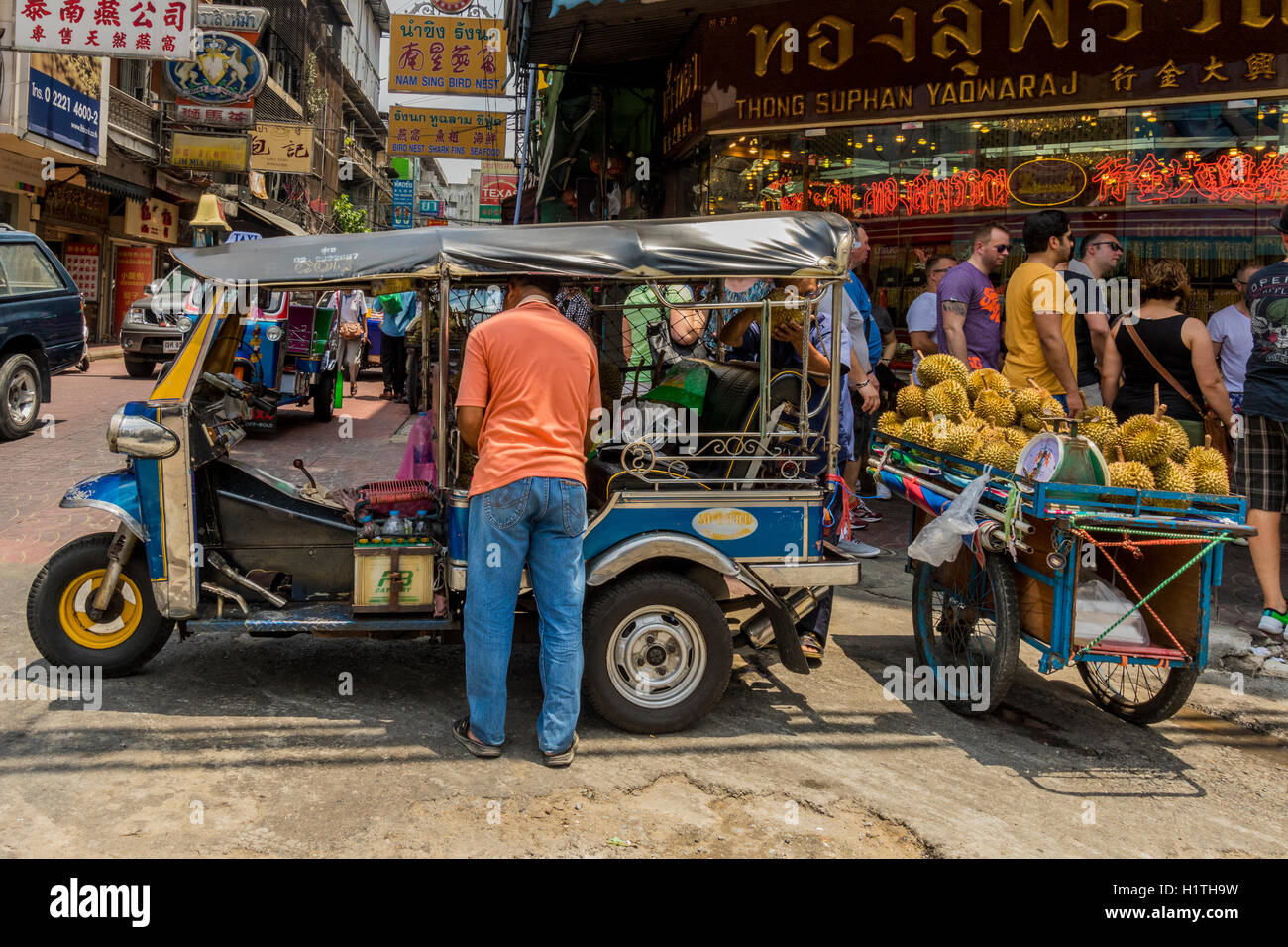 Vendors and customers in Chinatown Bangkok Thailand Stock Photo - Alamy