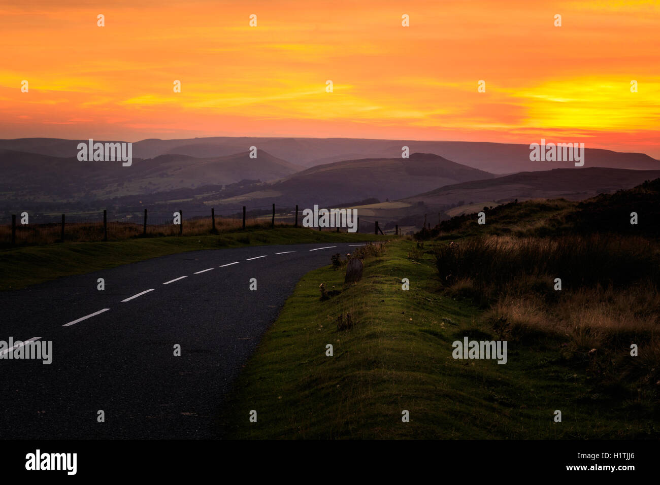 Tree sunset peak district hi-res stock photography and images - Alamy