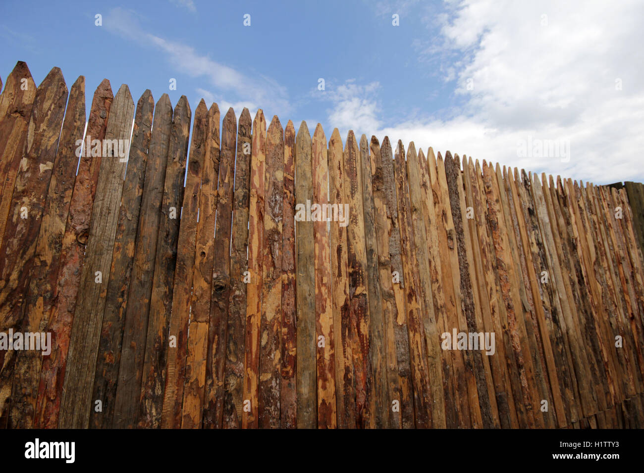 Light colored wood privacy fence hi-res stock photography and images ...