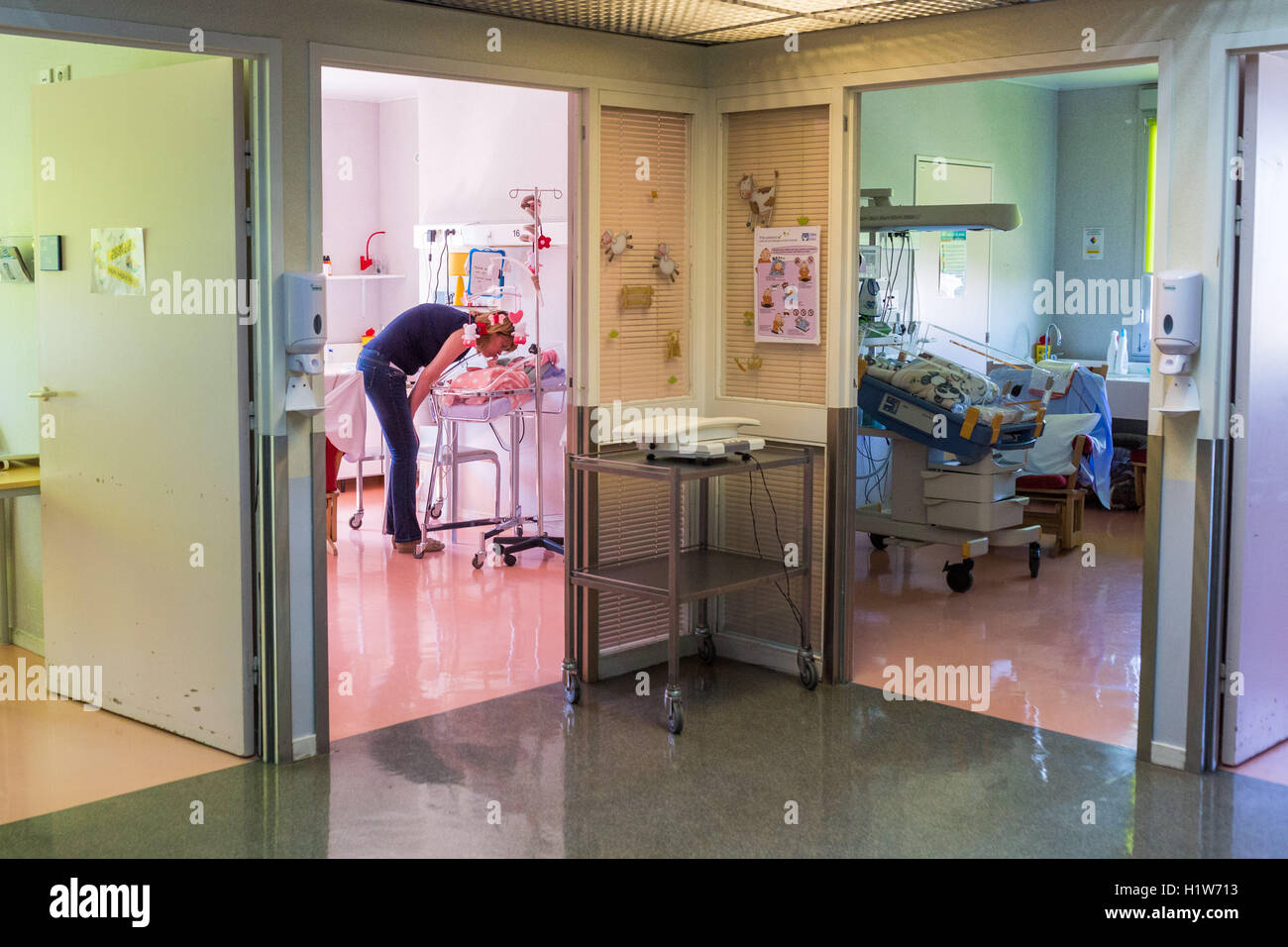 Neonatal unit hi-res stock photography and images - Alamy