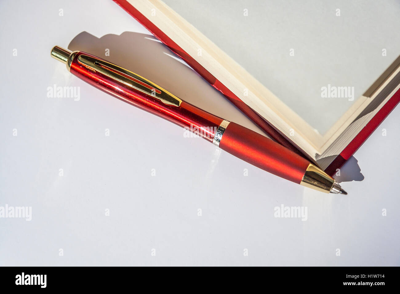 Open executive notebook hi-res stock photography and images - Alamy
