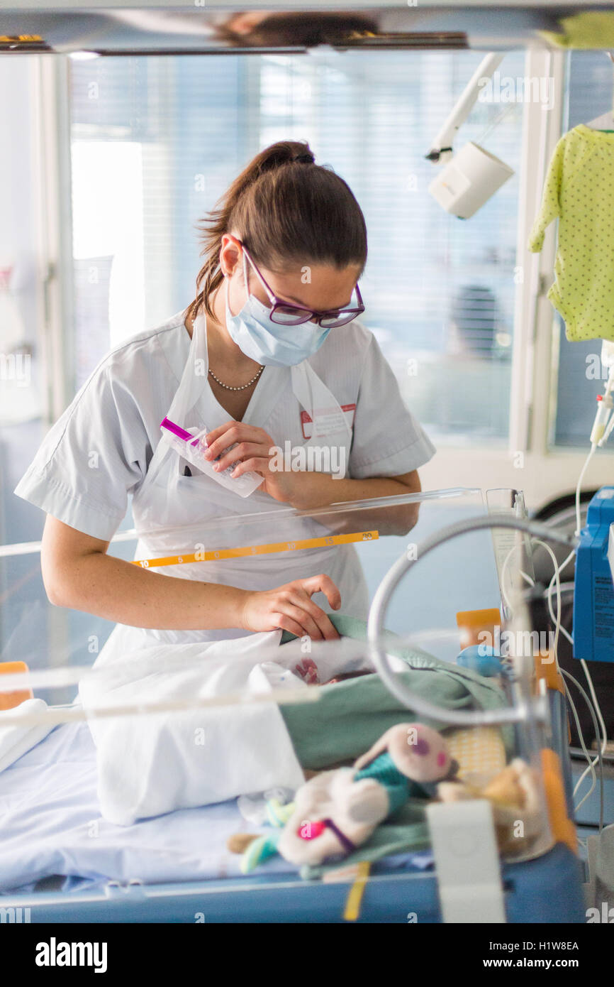 Neonatal nurse hi-res stock photography and images - Alamy