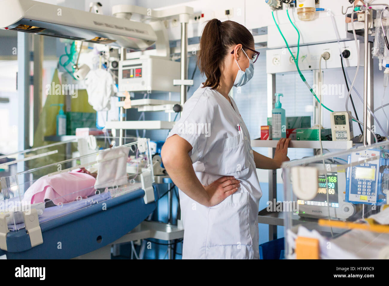 Neonatal nurse hi-res stock photography and images - Alamy