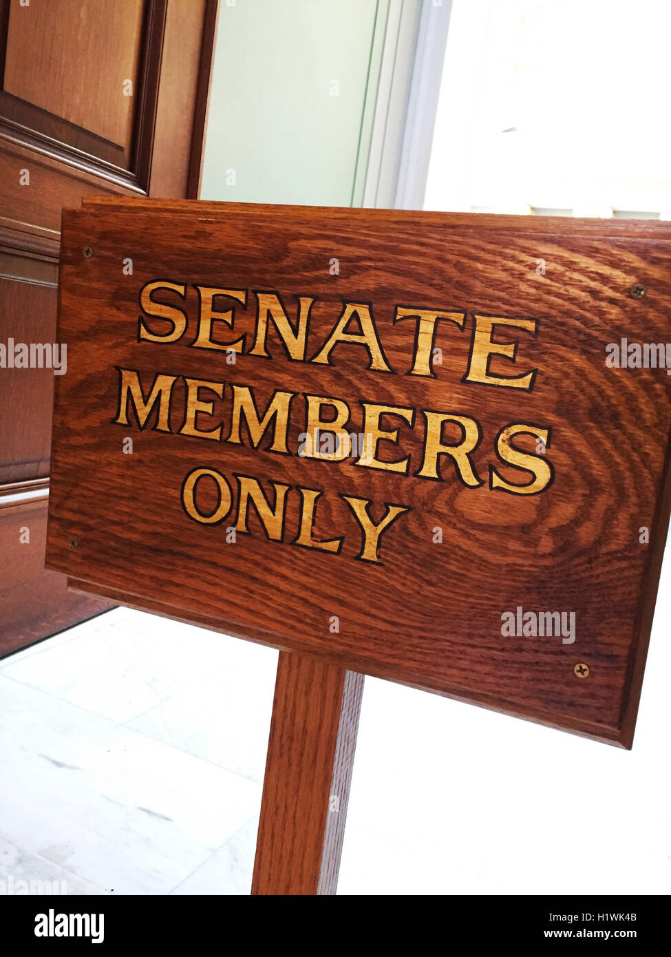 Members only sign hi-res stock photography and images - Alamy