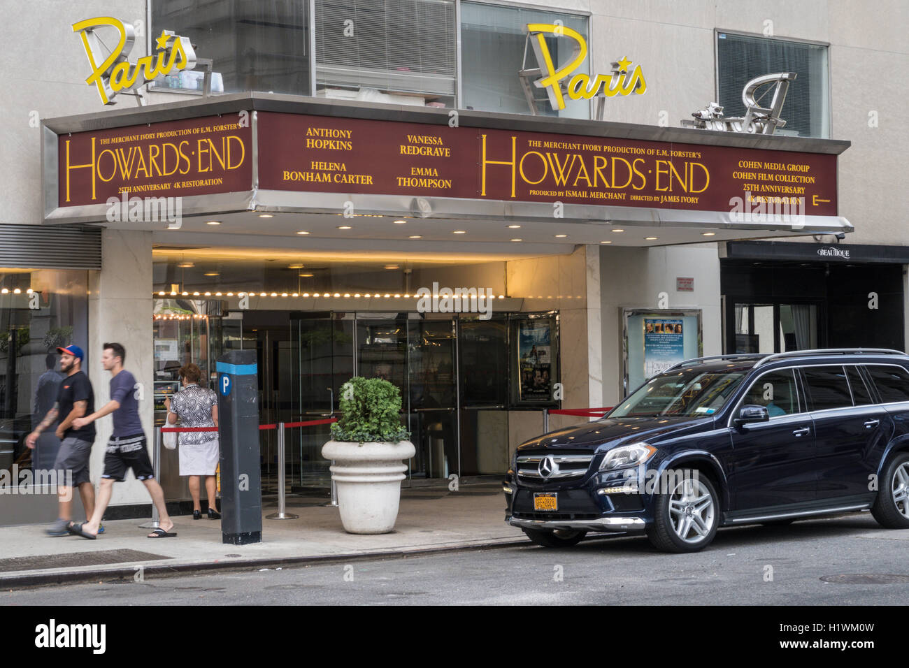 Movie theatre entrance hi-res stock photography and images - Alamy