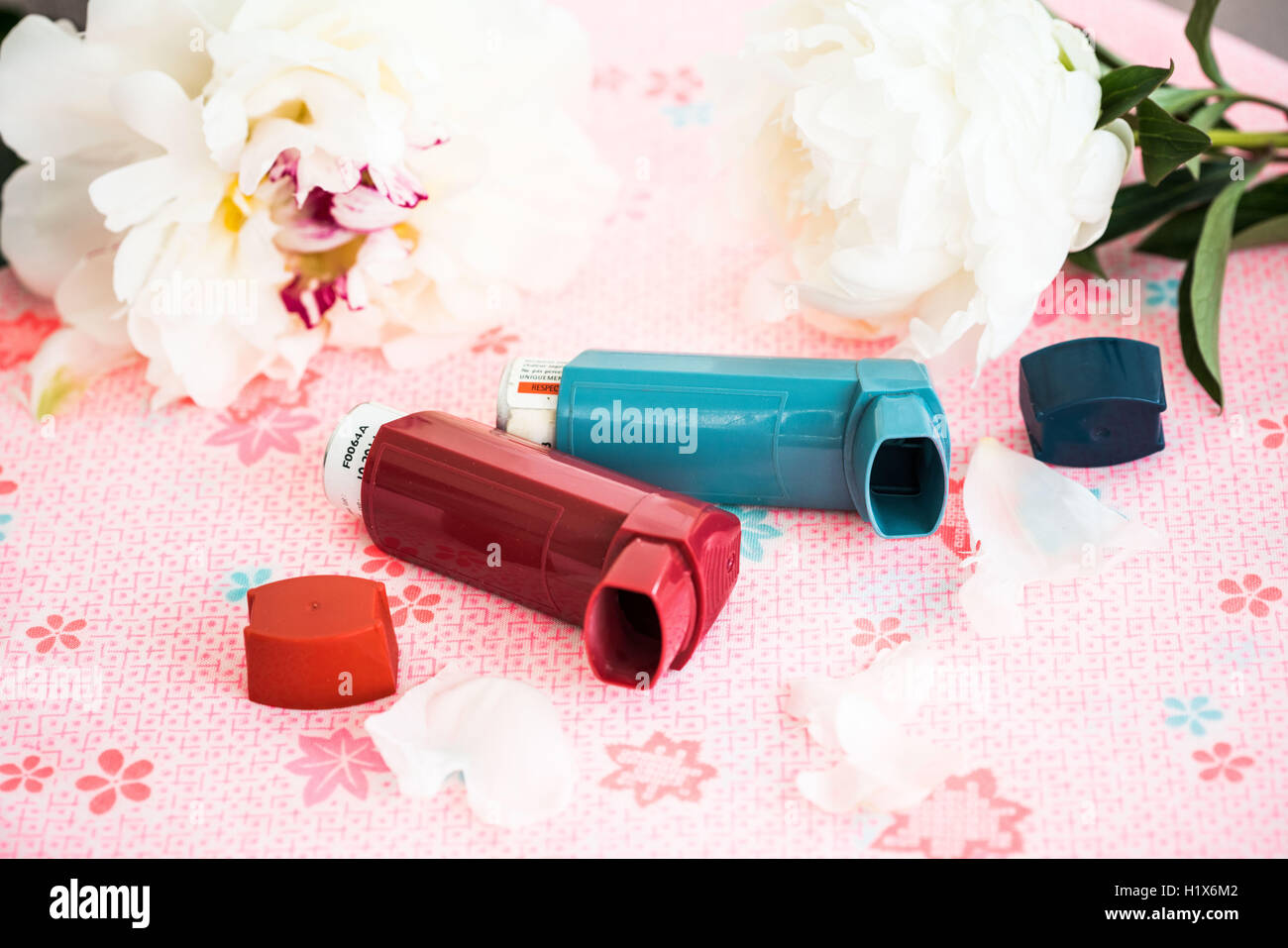 Asthma inhaler hi-res stock photography and images - Alamy