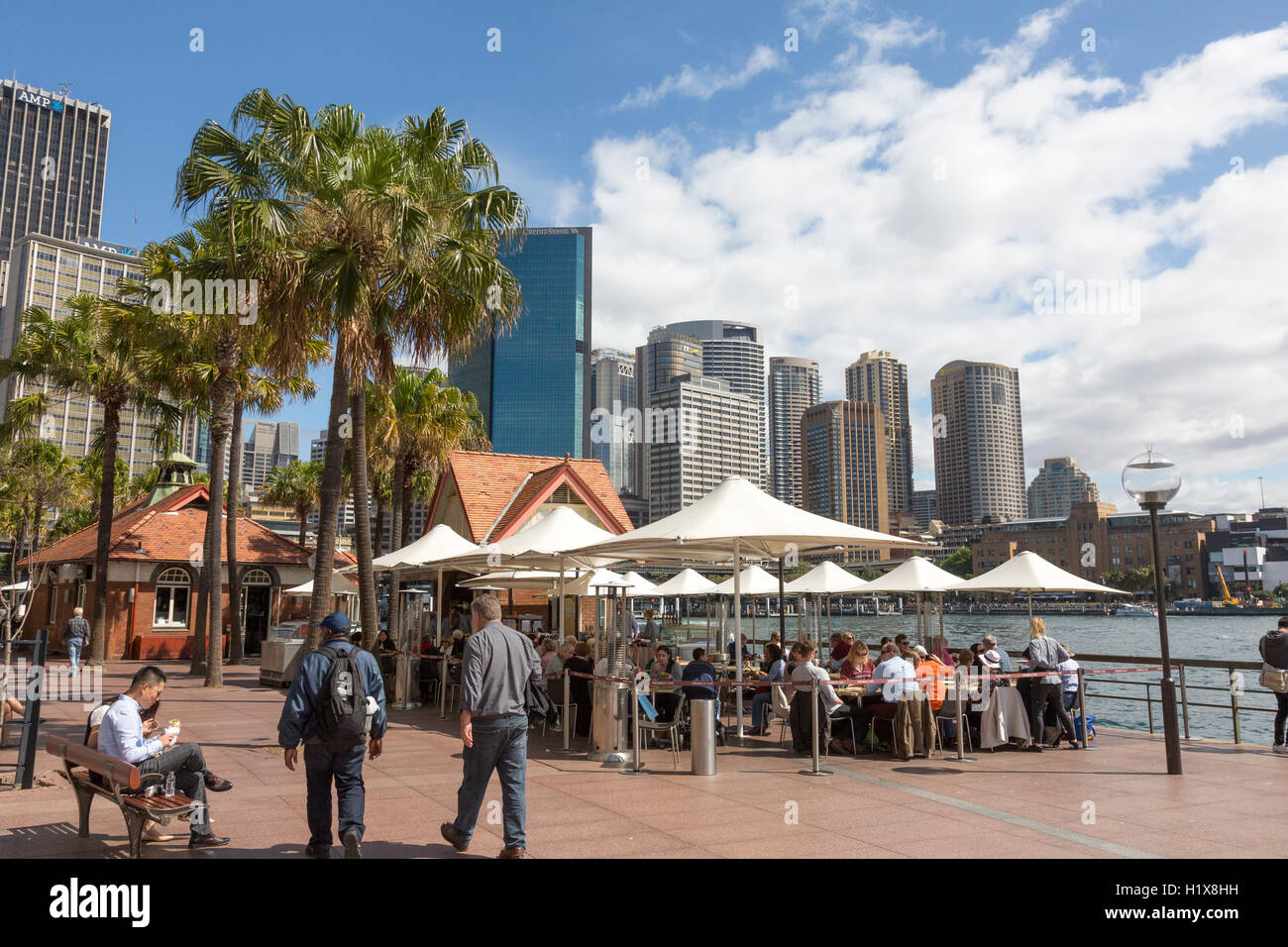 Cafes office building buildings city hi-res stock photography and ...