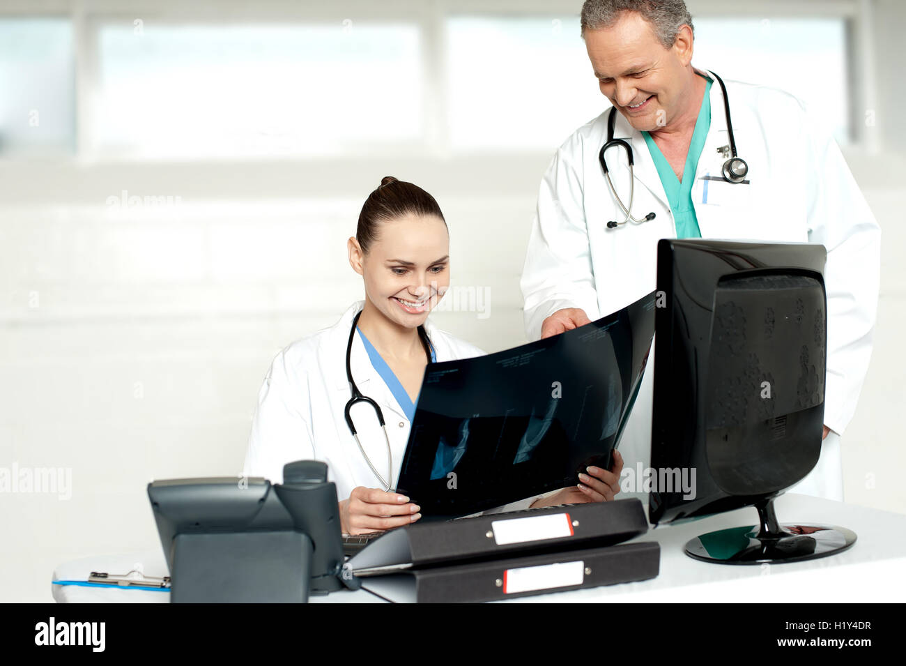 Physicians reviewing patients x-ray report Stock Photo - Alamy