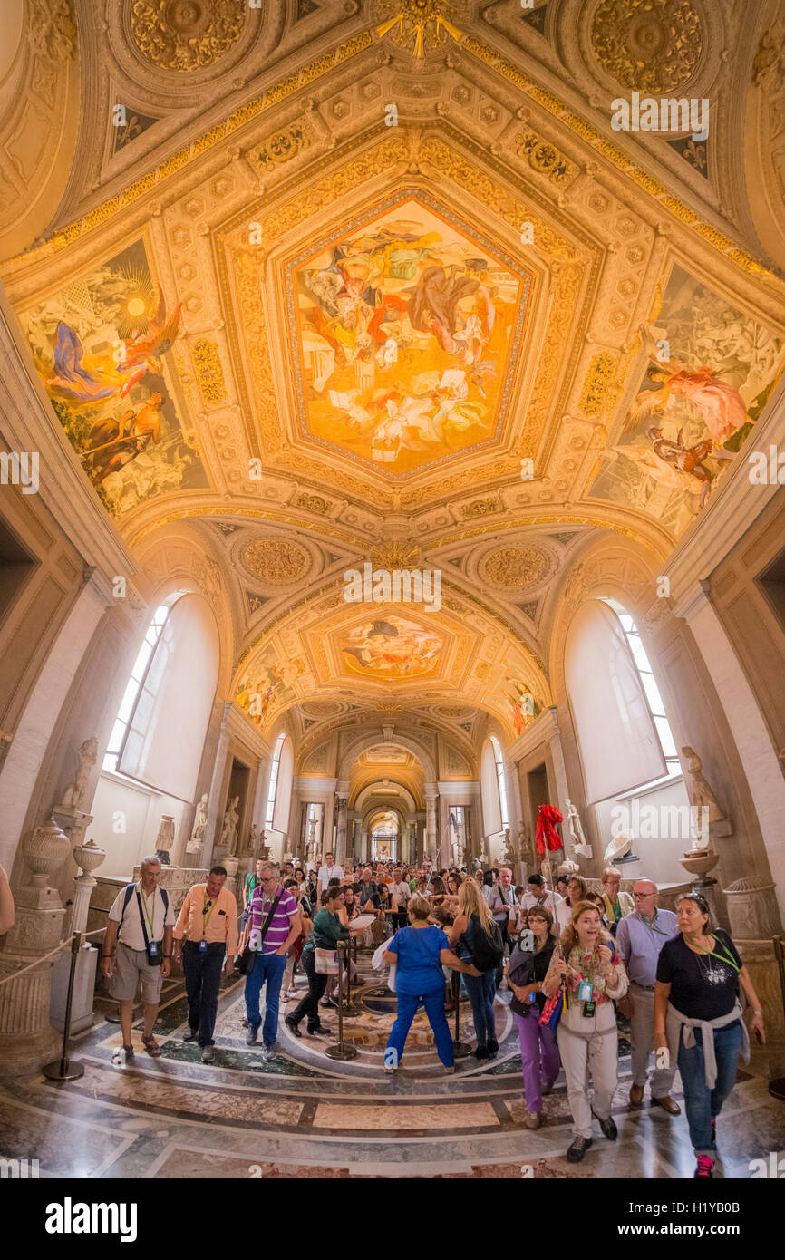 Hall statues vatican museum vatican hi-res stock photography and images ...