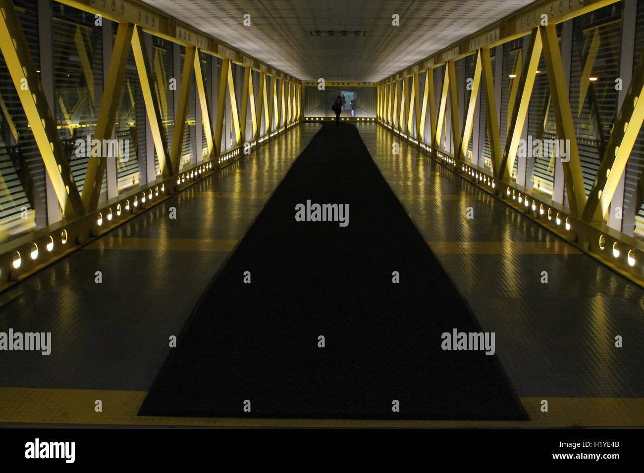 A section of the Chicago pedway that runs under Randolph between the ...