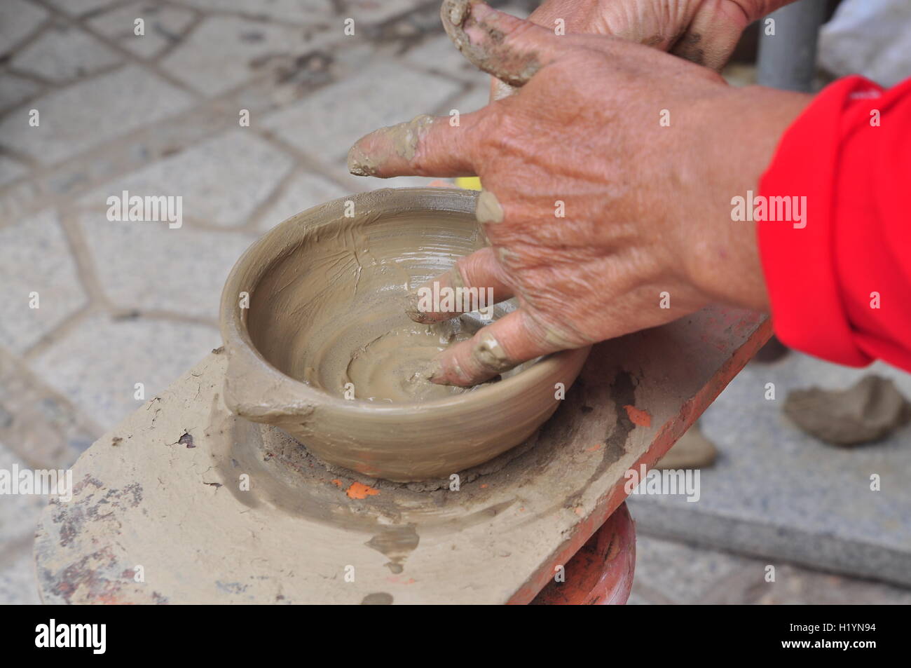 Performing the ceramic molding techniques Stock Photo - Alamy