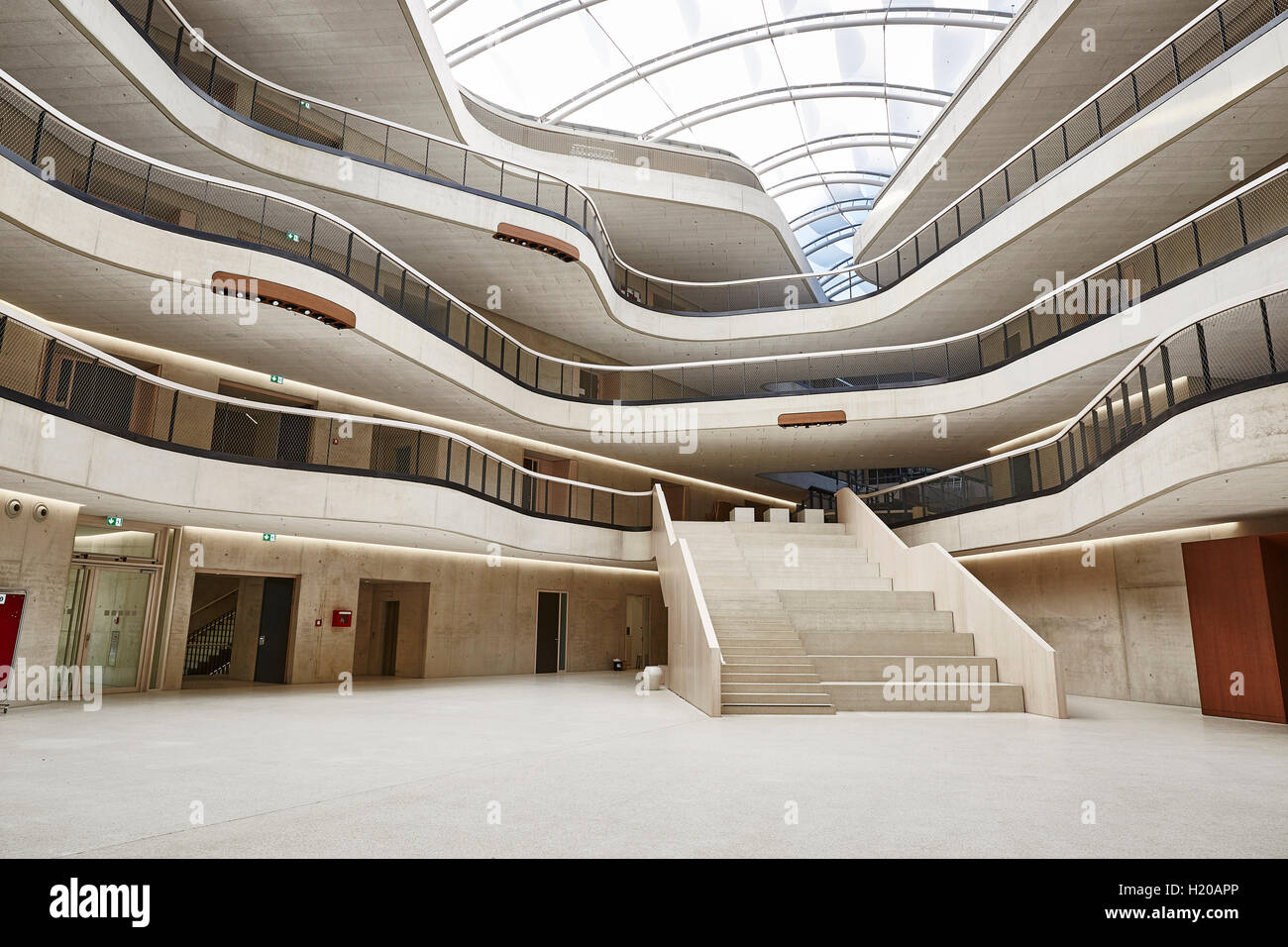 Modern office building Stock Photo - Alamy