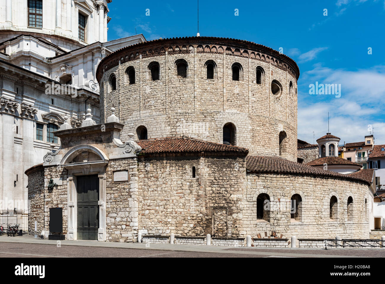 Brescia romanesque rotunda hi-res stock photography and images - Alamy
