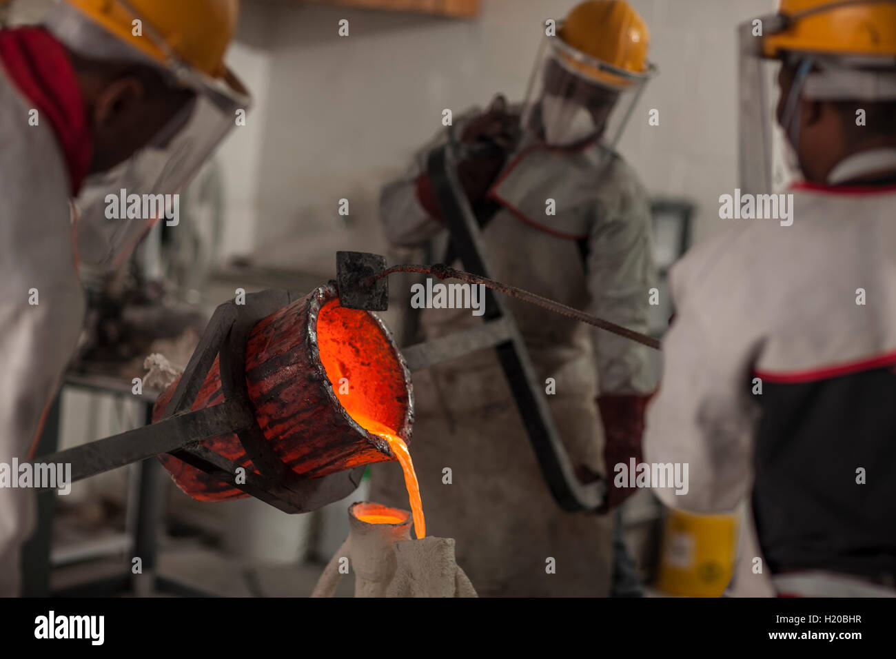 Casting metal hi-res stock photography and images - Alamy