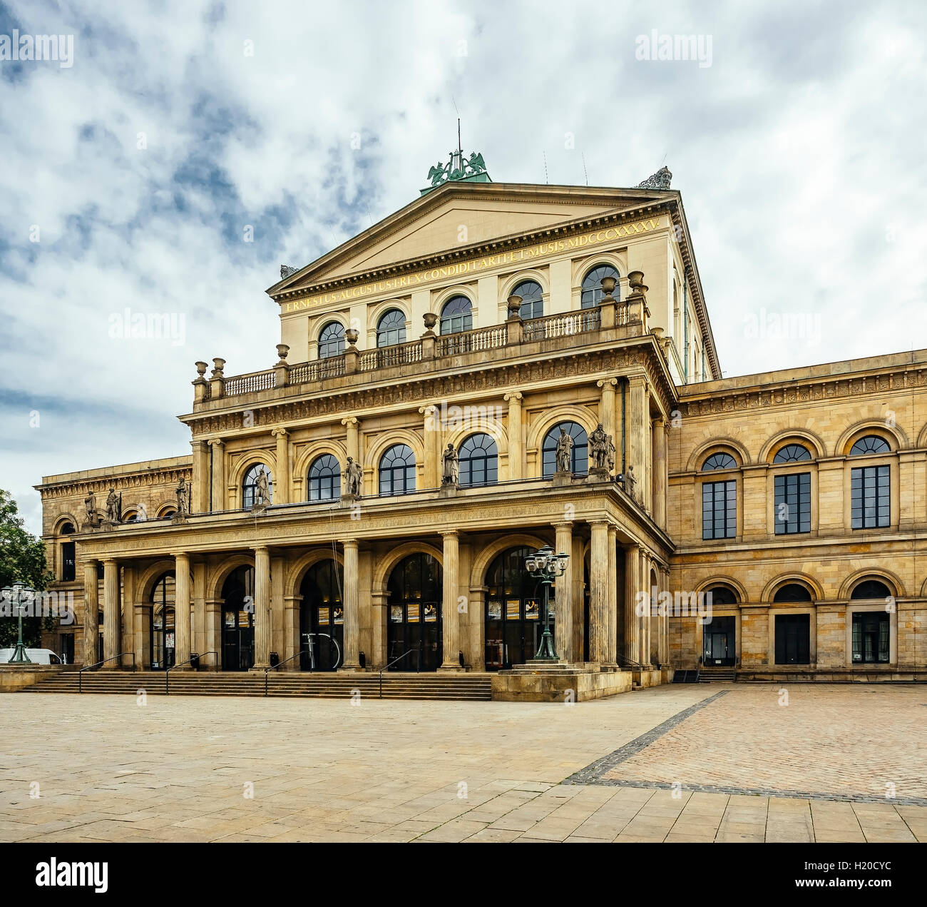 Hannover opera house hi-res stock photography and images - Alamy