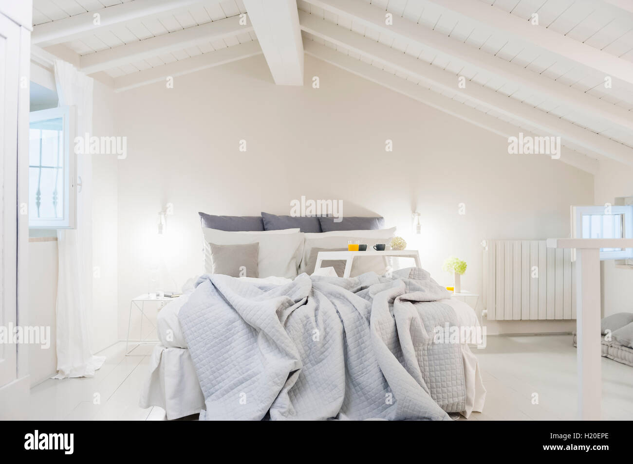 Empty room bed hi-res stock photography and images - Alamy
