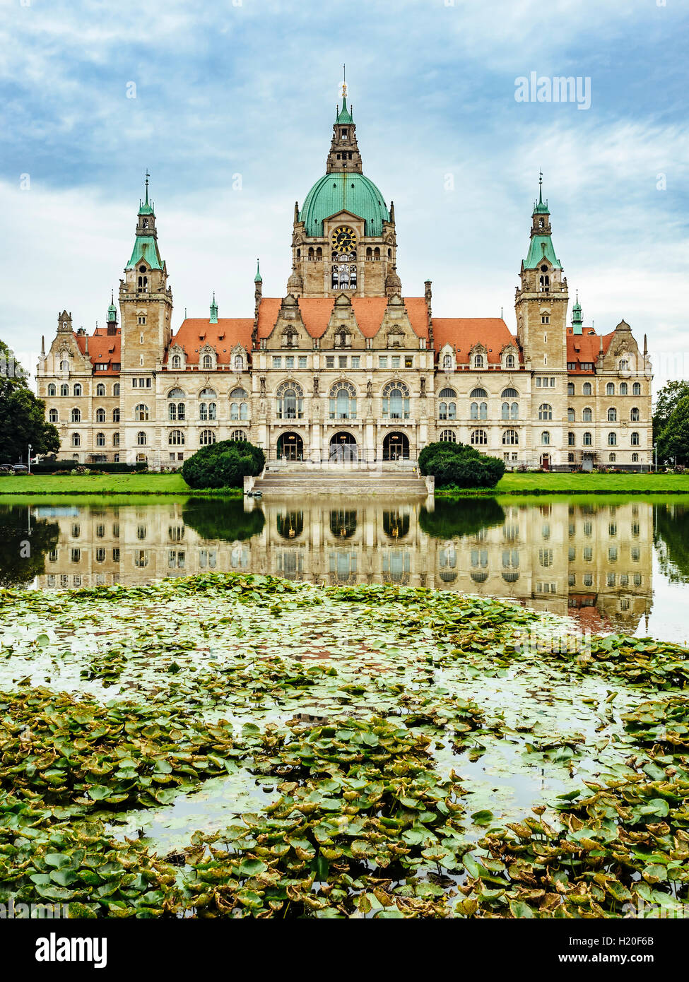 Germany, Hanover, New town hall with Maschteich Stock Photo - Alamy