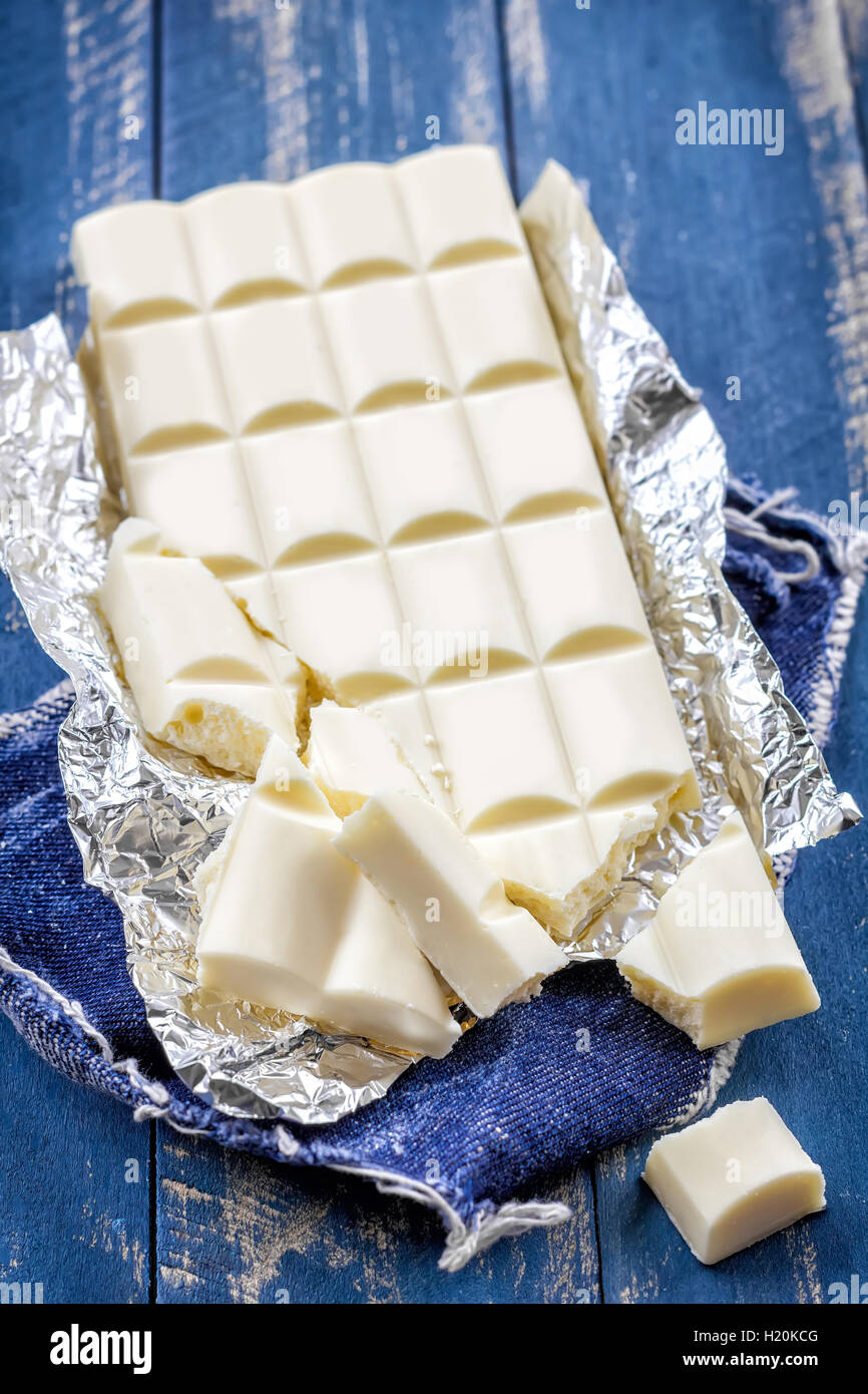 Chocolate bar background hi-res stock photography and images - Alamy