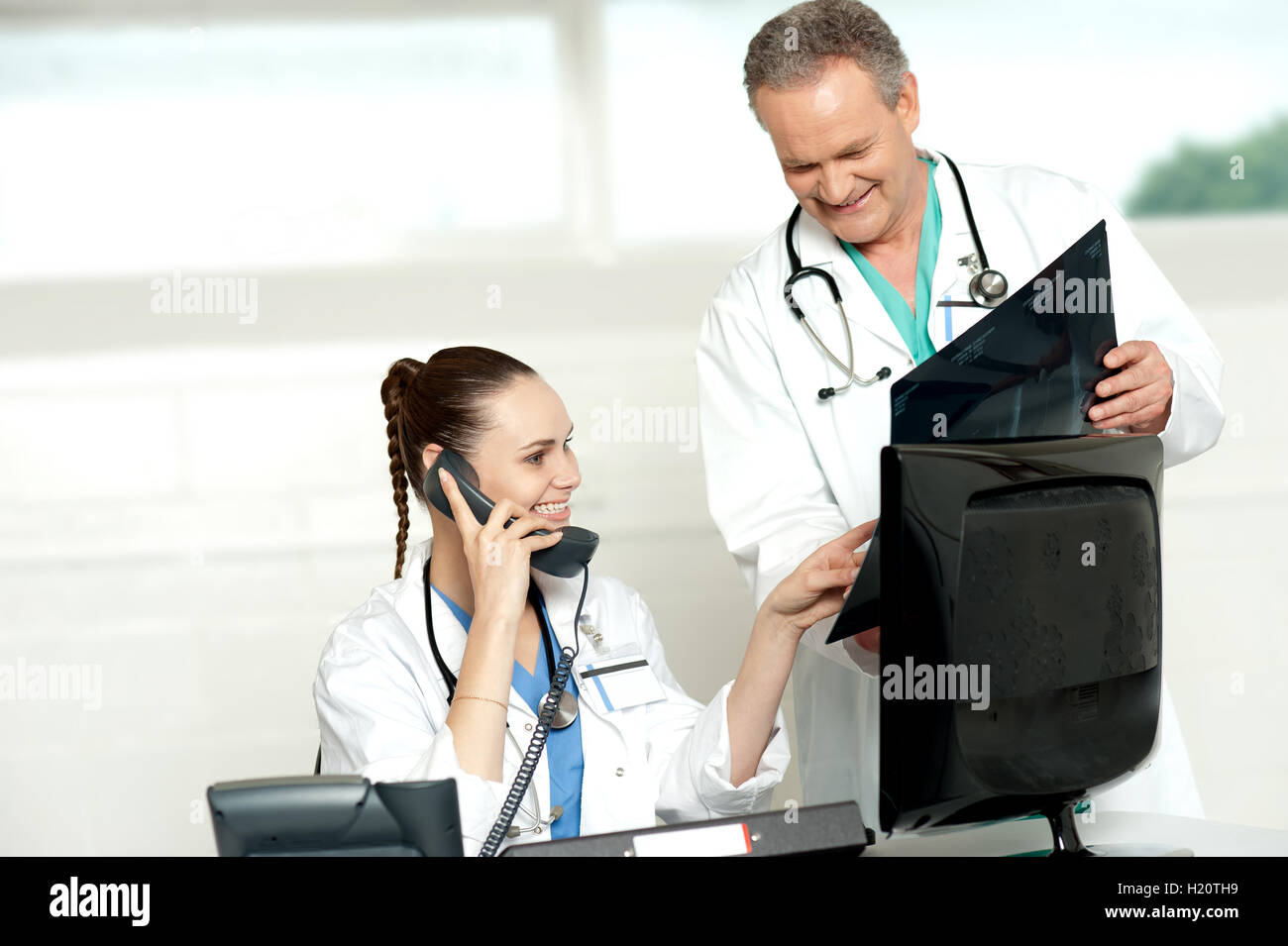 White coat doctors reviewing hi-res stock photography and images - Alamy