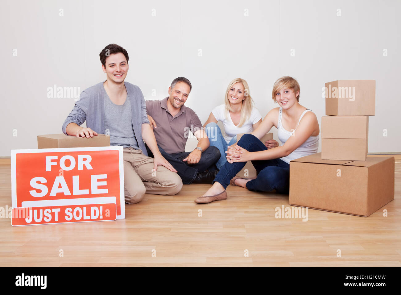 Happy family packing up their home Stock Photo - Alamy