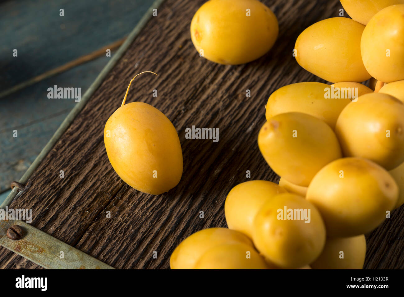Fresh dates hi-res stock photography and images - Alamy
