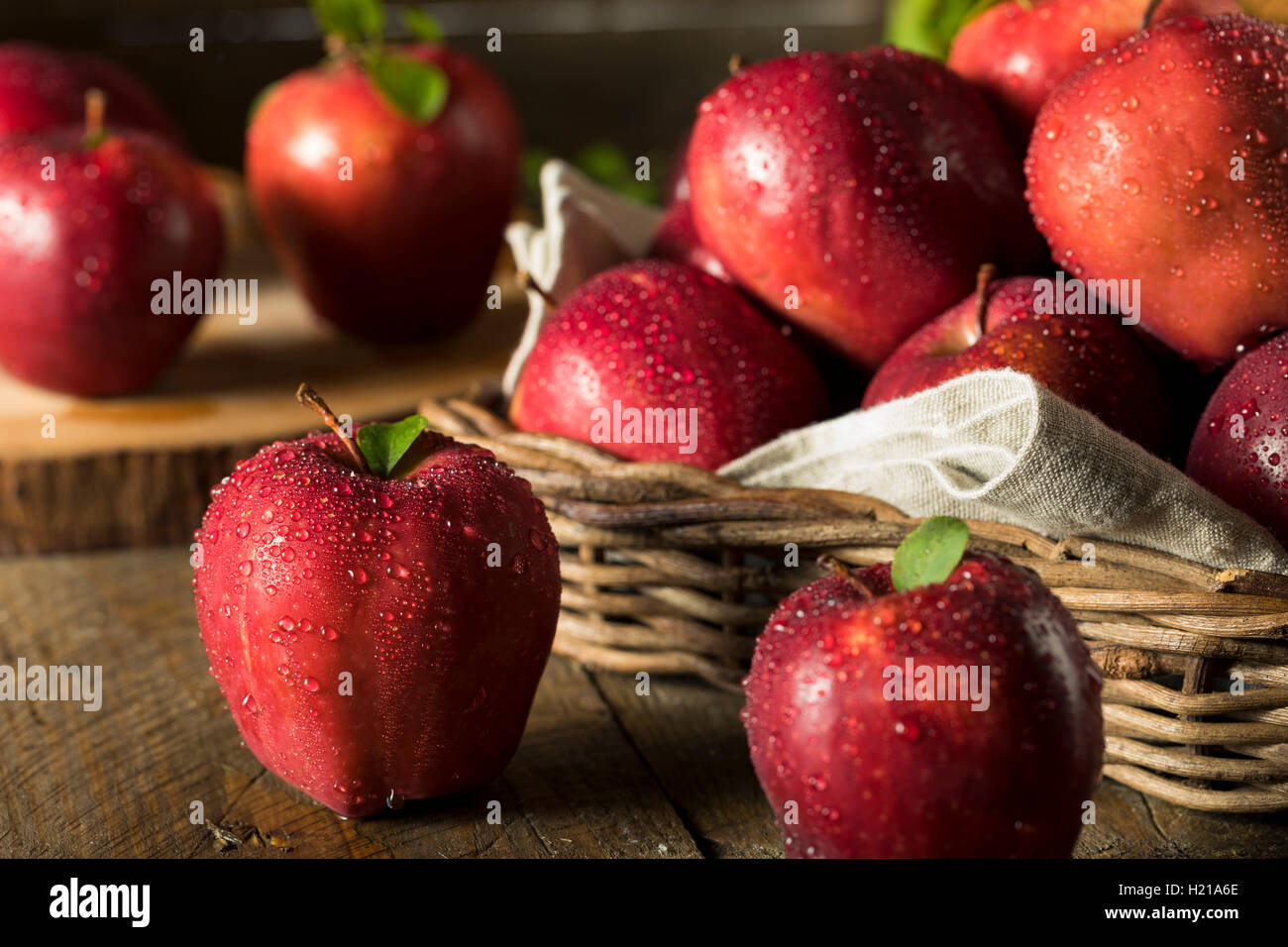 Raw Organic Red Delicious Apples Ready to Eat Stock Photo - Alamy