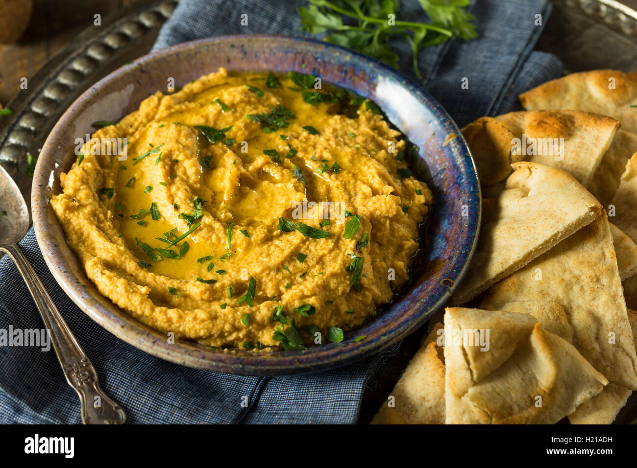Greek hummus hi-res stock photography and images - Alamy