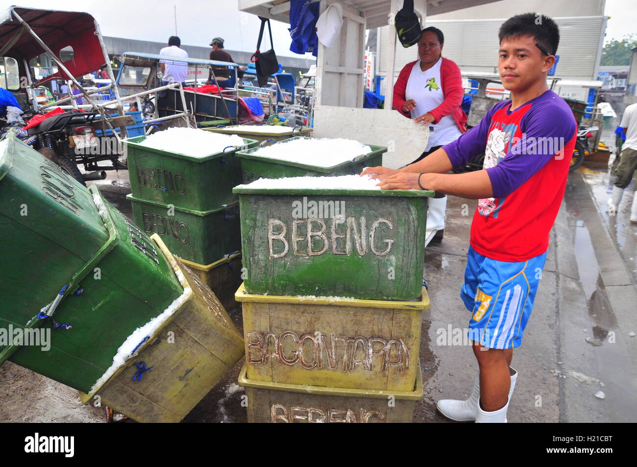 Ice factory workers hi-res stock photography and images - Alamy