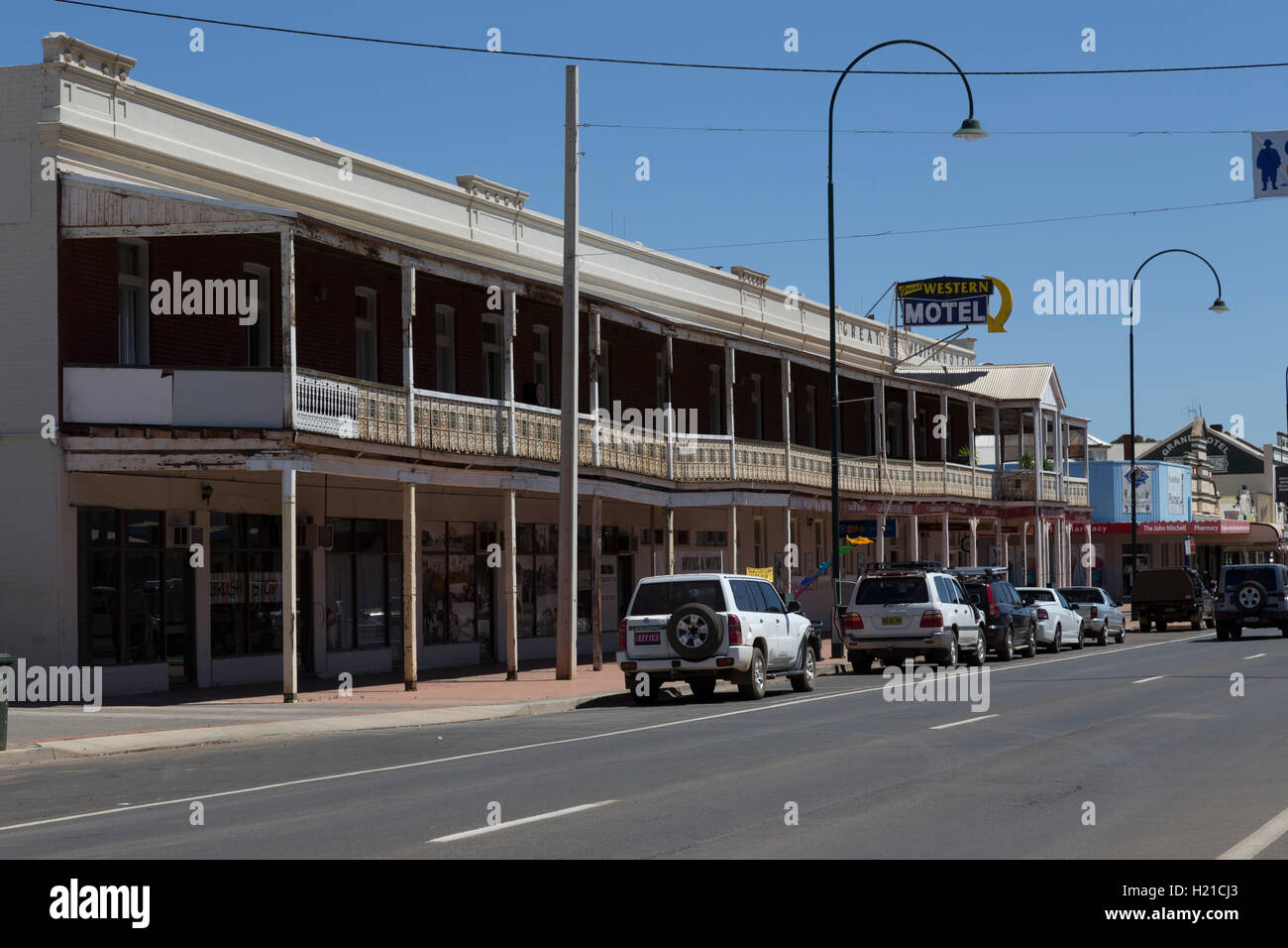The Great Western Hotel ( 1898 ) in Cobar took three years to build and ...