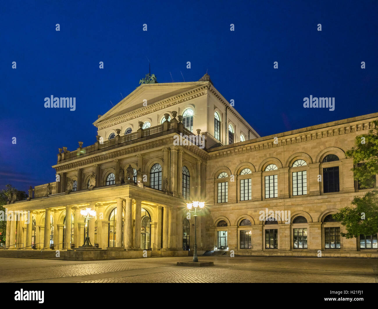 Hannover opera house hi-res stock photography and images - Alamy