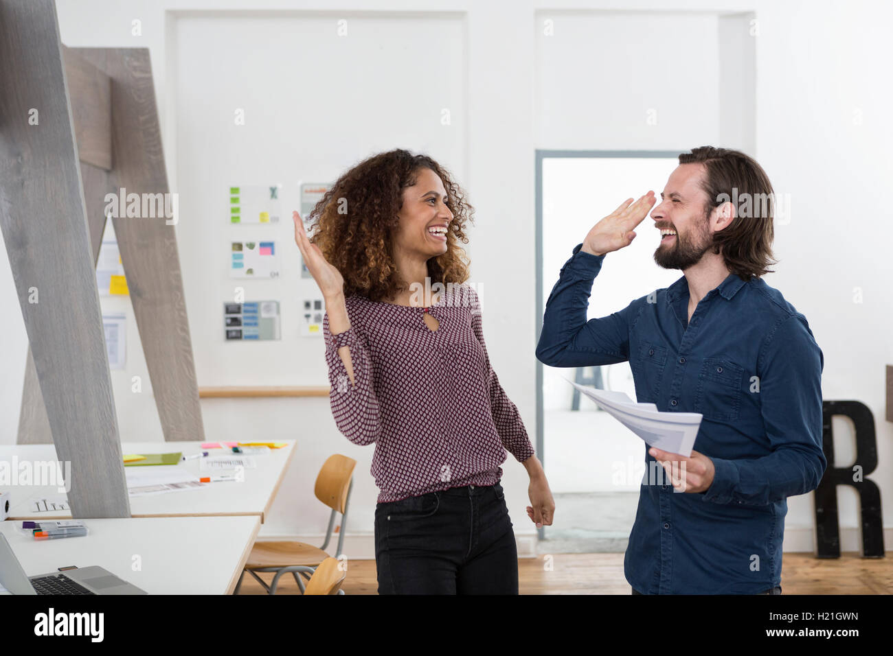 Two happy colleagues in office high fiving Stock Photo - Alamy