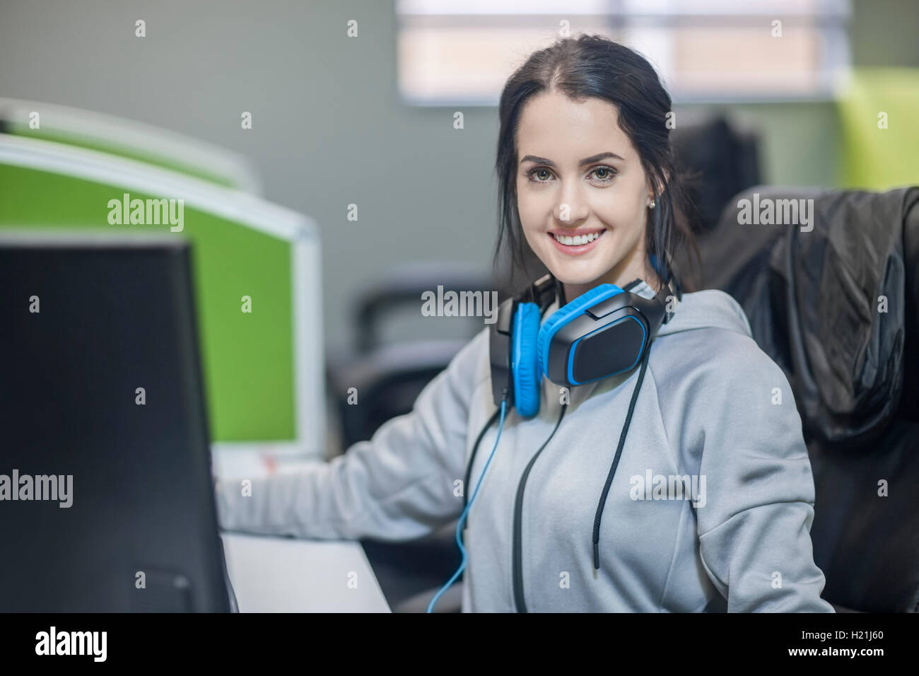 Wearing headphones in cubicle hi-res stock photography and images - Alamy