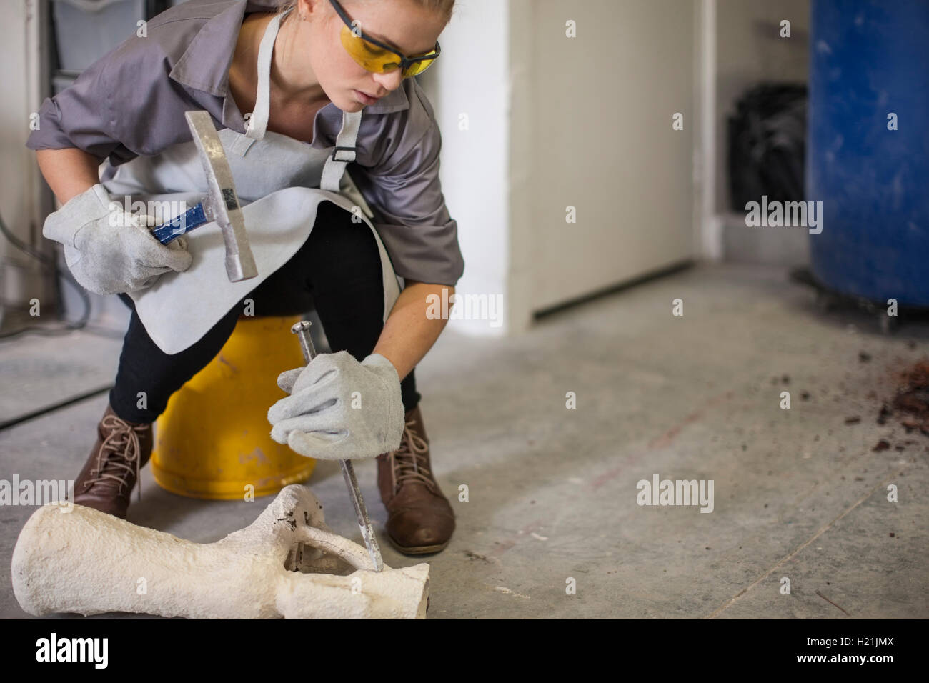 Breaking mold hi-res stock photography and images - Alamy