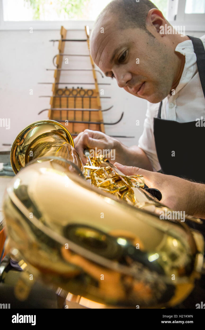 Dismounting hi-res stock photography and images - Alamy