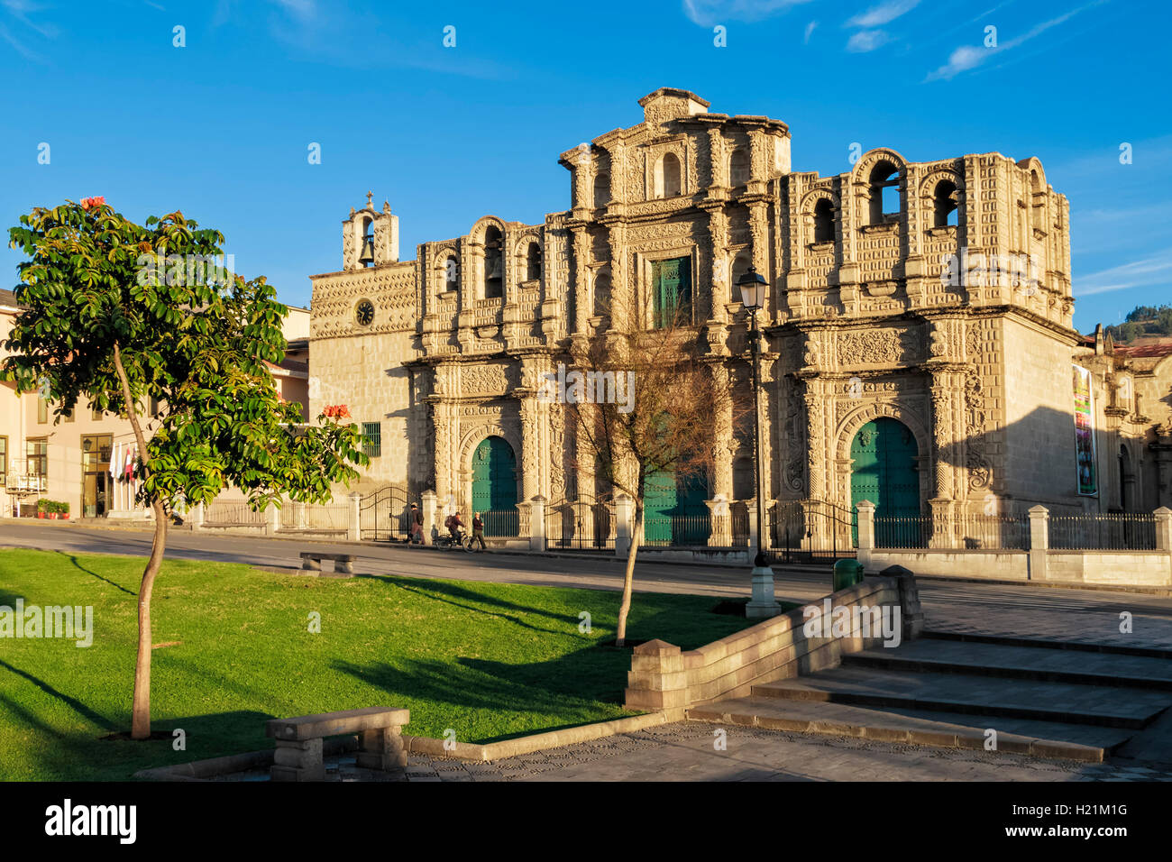 Peru, Cajamarca, Catedral de Cajamarca Stock Photo - Alamy