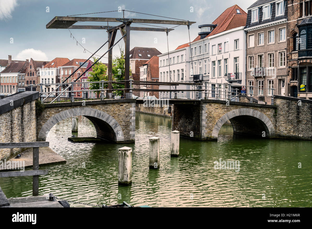 Bruges old drawbridge hi-res stock photography and images - Alamy