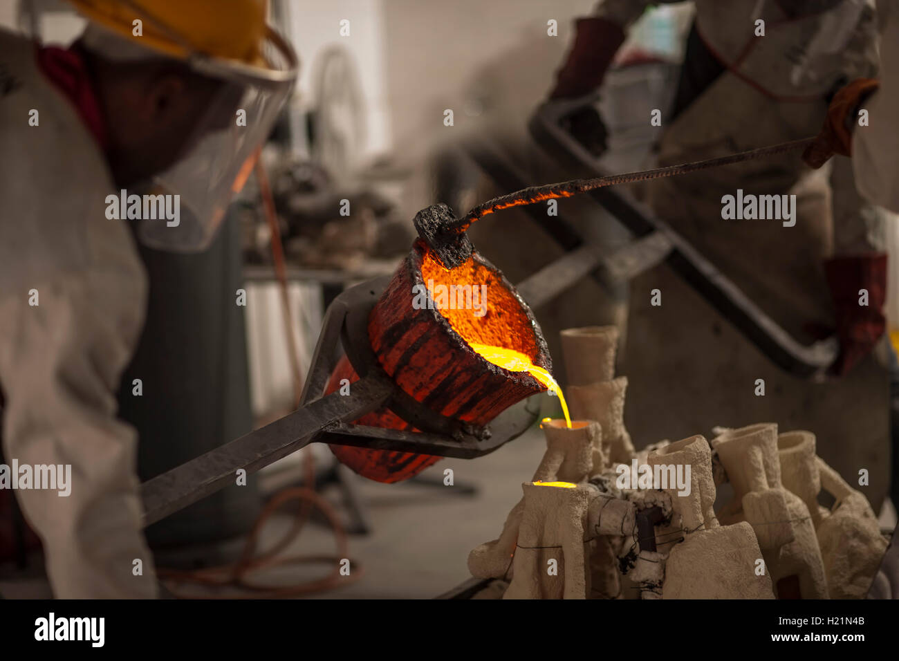 Casting metal hi-res stock photography and images - Alamy