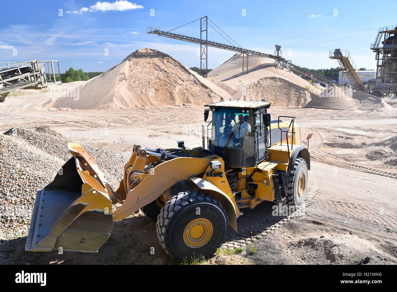 Wheel loader in gravel pit Stock Photo - Alamy